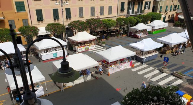 Festival delle Tradizioni Italiane a Lavagna 2026 con bancarelle e ...