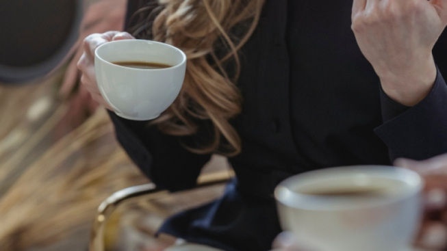 Incontrarsi davanti a una tazzina: il caffè come simbolo di interazione ...
