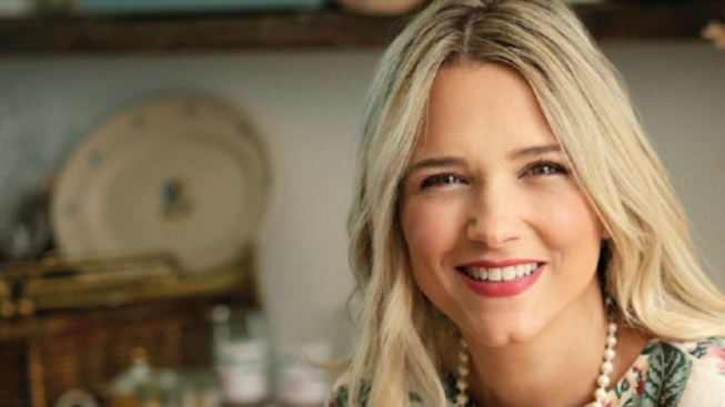 Francesca Barra presenta il libro A occhio e quanto basta con Ambra ...