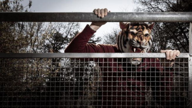 A casa allo zoo, con Tommaso Amadio, Valeria Perdonò e Michele Radice ...
