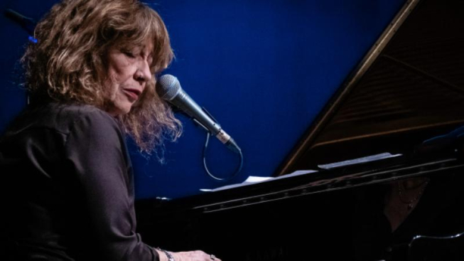 Laura Fedele in concerto: The Dark Side of the Moon - Mentelocale Web ...