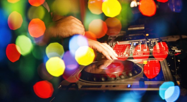 Deep Christmas, musica elettronica con Luca Scarpa, Nothing is Real e ...