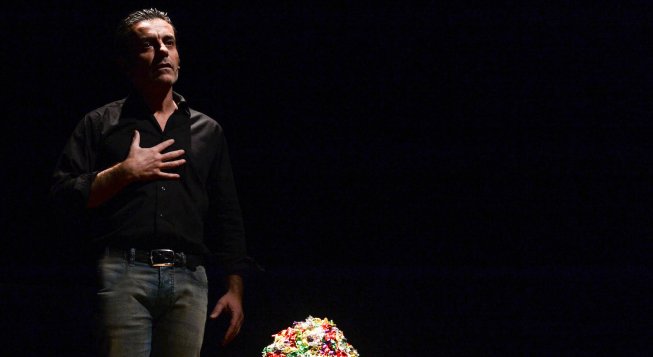 L’arte è una caramella, di e con Carlo Vanoni - Mentelocale Web Magazine