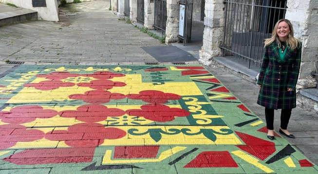 Festa di Via da Banchi a Prè tra 60 saracinesche colorate - Mentelocale ...