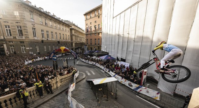 Red Bull Cerro Abajo a Genova, oltre 35mila persone lungo il percorso ...