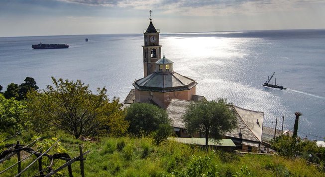 L'anello escursionistico Crevari-Vesima ta panorami, presepe ...