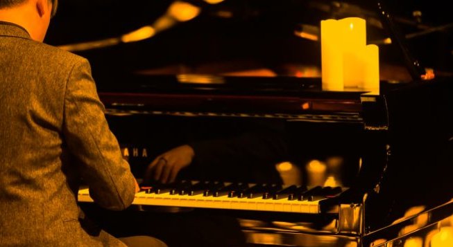 Candlelight: Lucio Dalla e altri cantautori italiani, concerto a lume ...